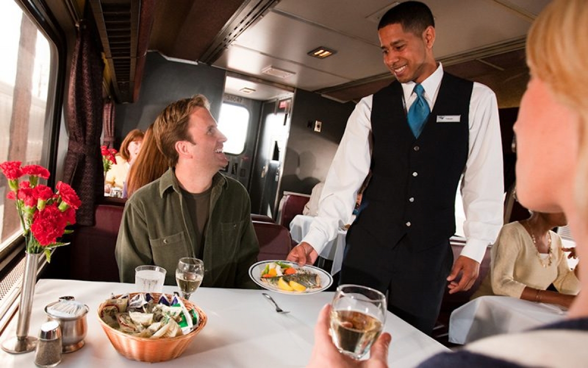 Meals and Dining Onboard Amtrak | Amtrak Vacations®